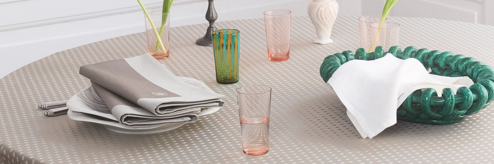 Runda dukar i klassisk design för vardag och fest